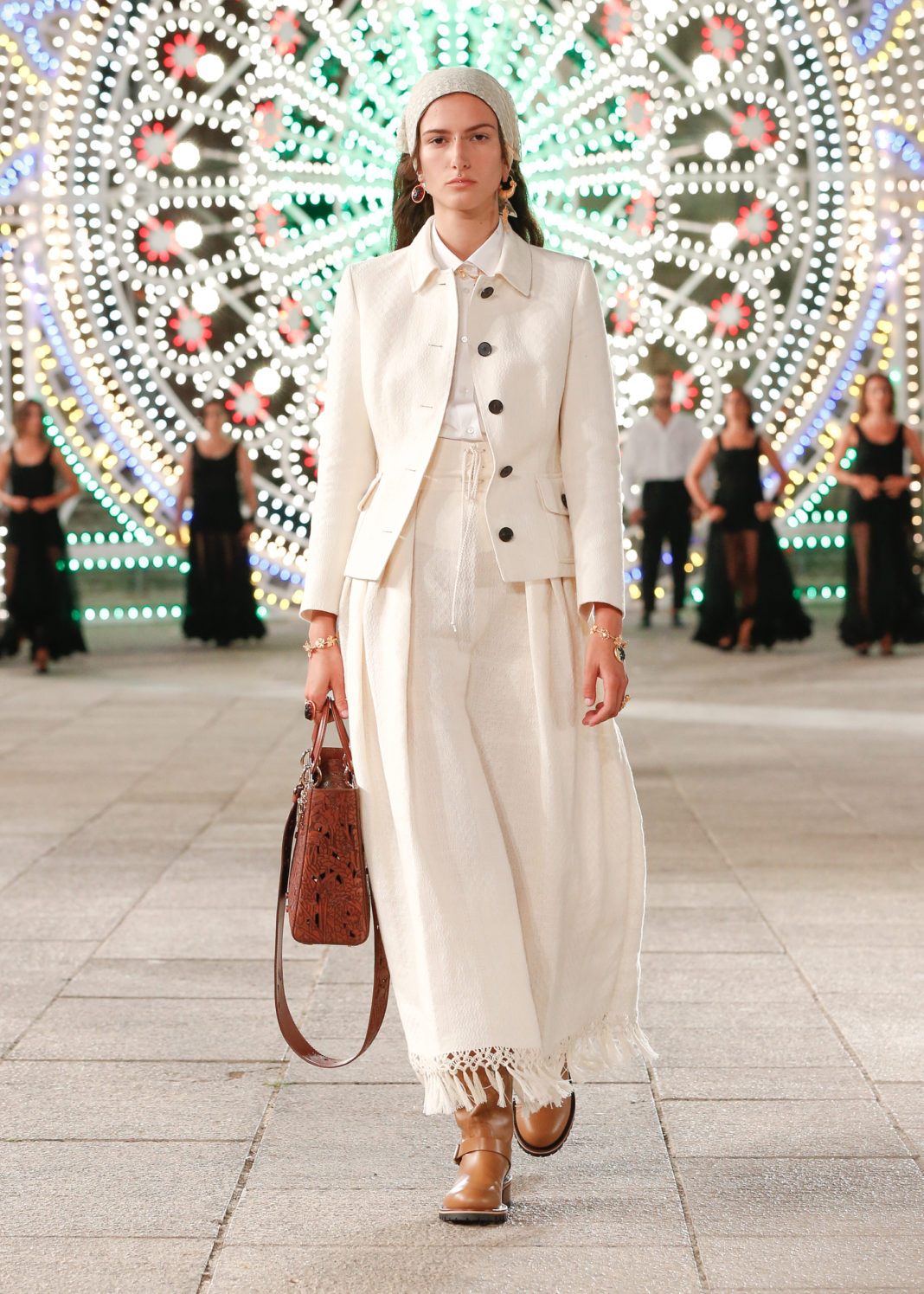 Dior Cruise 2021: tutti i look della sfilata a Lecce | Fashionpress.it