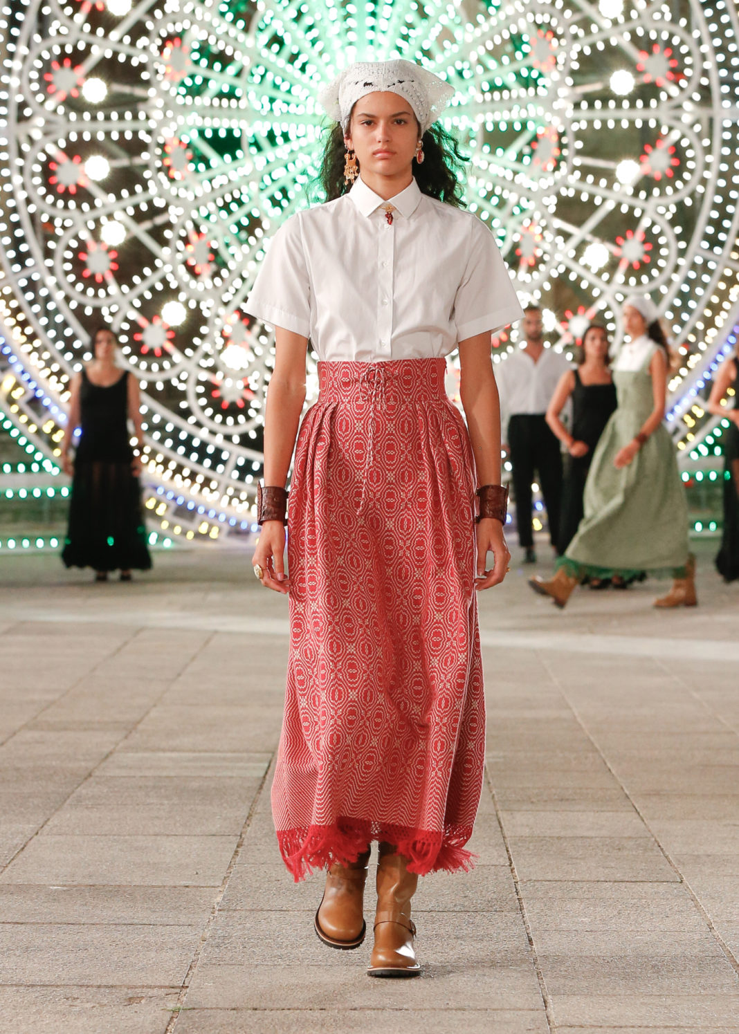 Dior Cruise 2021: tutti i look della sfilata a Lecce | Fashionpress.it