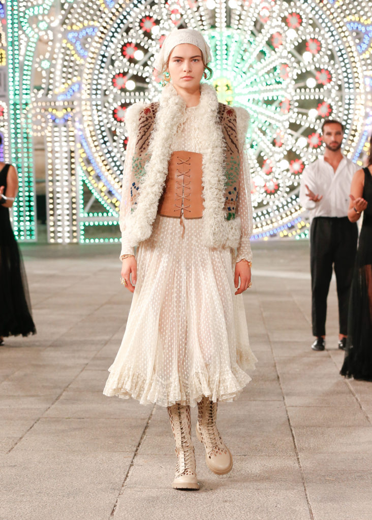 Dior Cruise 2021: tutti i look della sfilata a Lecce | Fashionpress.it
