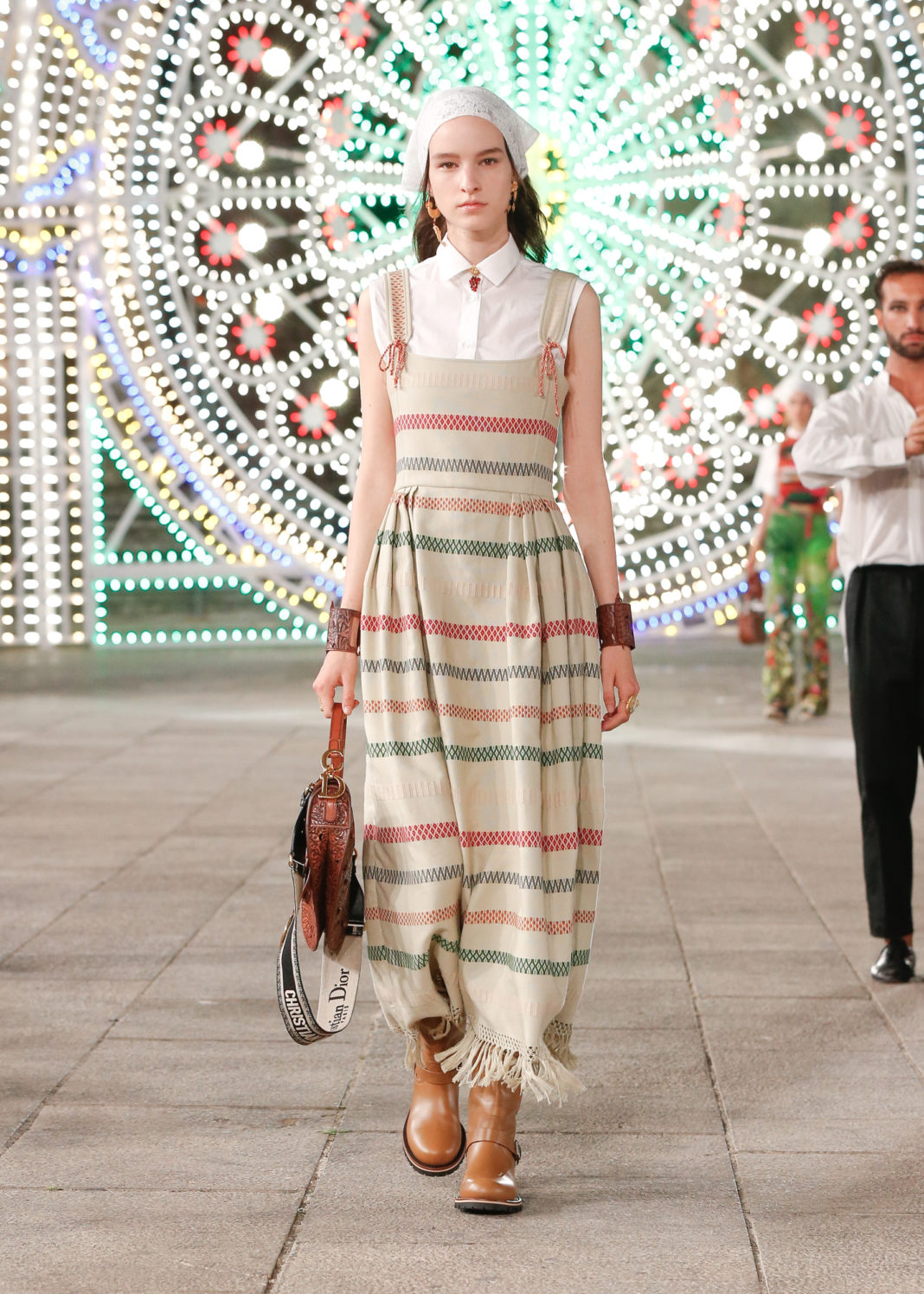 Dior Cruise 2021: tutti i look della sfilata a Lecce | Fashionpress.it