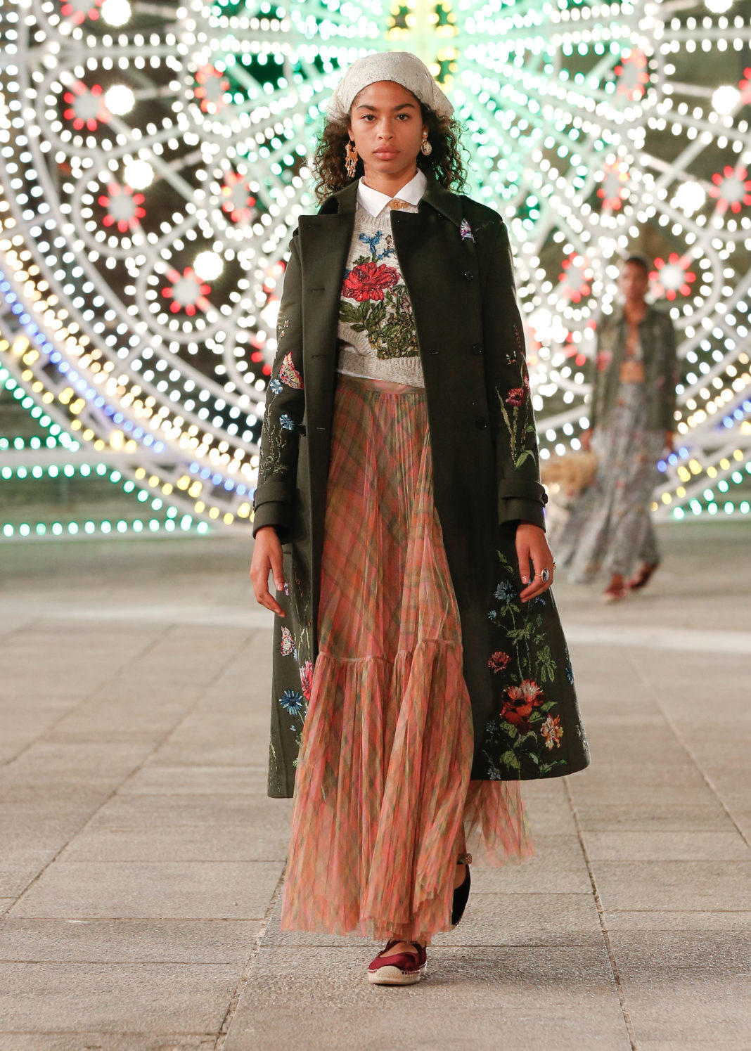 Dior Cruise 2021: tutti i look della sfilata a Lecce | Fashionpress.it