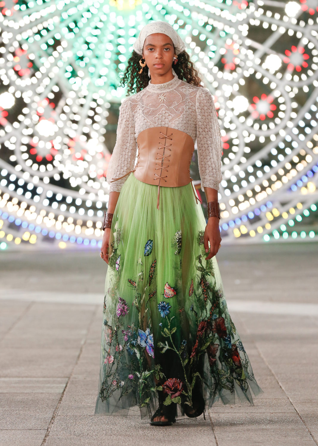 Dior Cruise 2021: tutti i look della sfilata a Lecce | Fashionpress.it