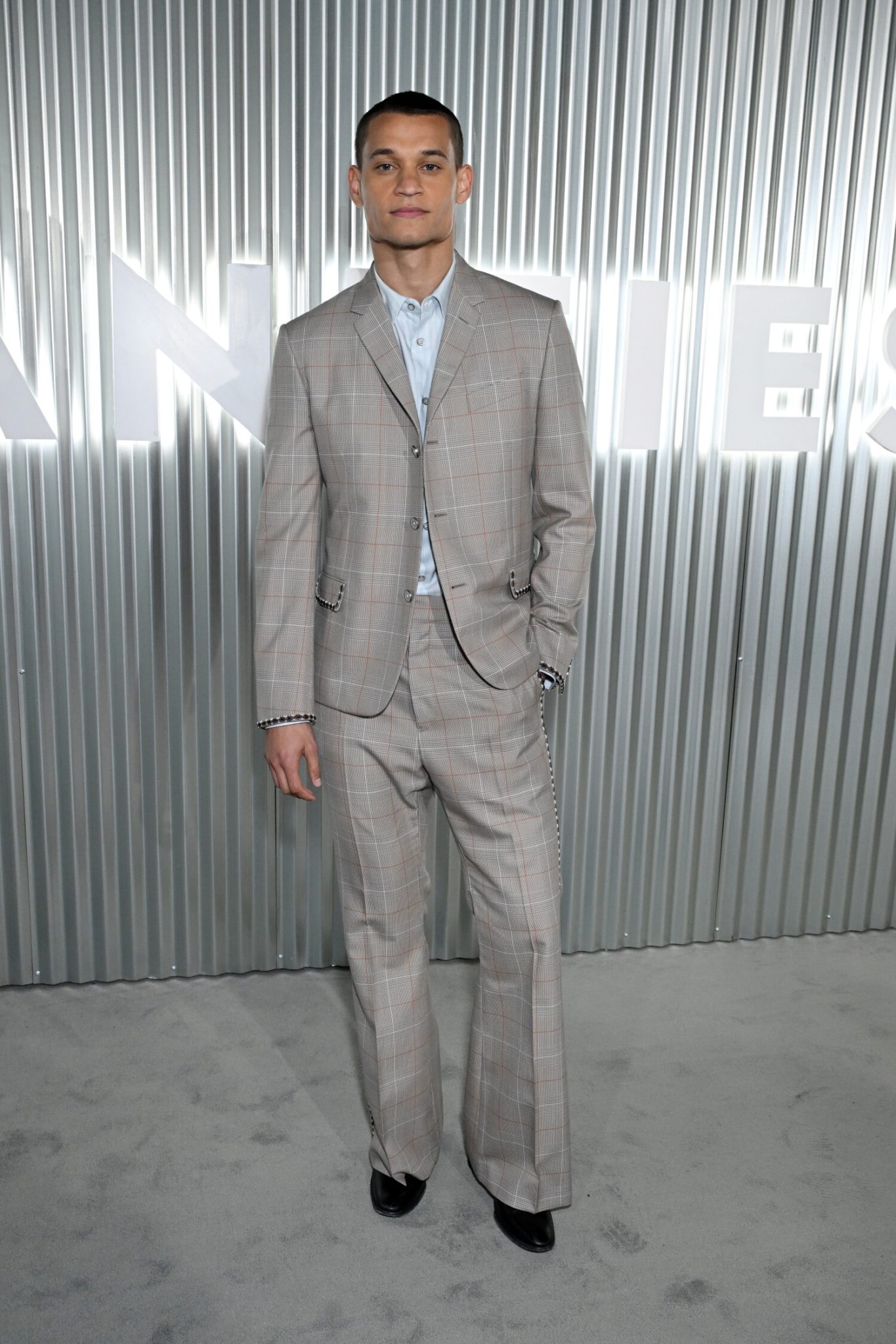 Tyriq Withers ha indossato un look Louis Vuitton al Vanity Fair ...